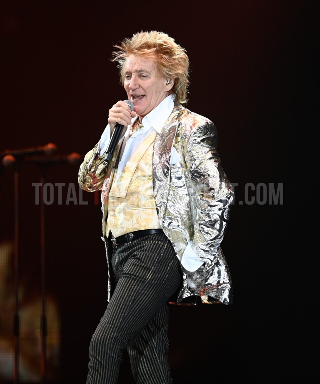 Rod Stewart live in Liverpool, full gallery - TotalNtertainment