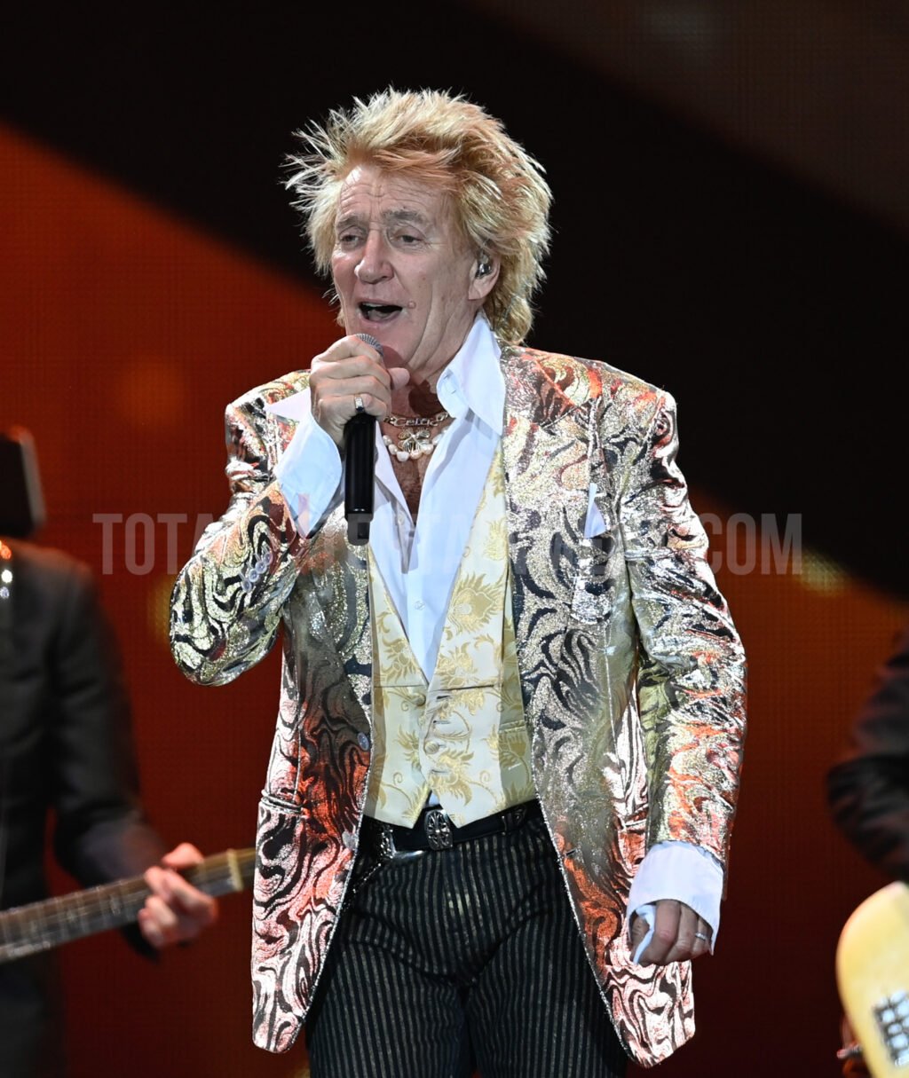 Rod Stewart live in Liverpool, full gallery - TotalNtertainment
