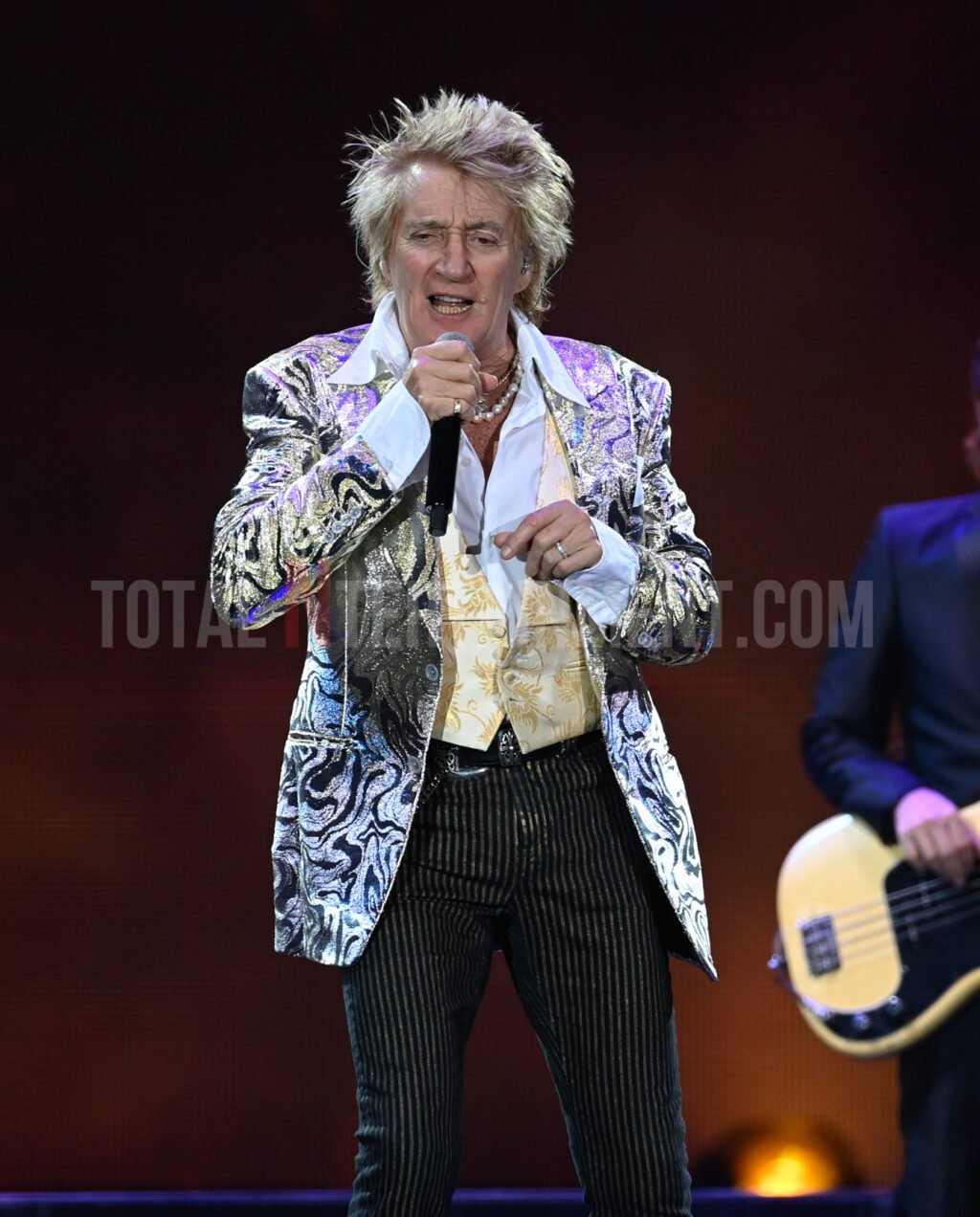 Rod Stewart live in Liverpool, full gallery - TotalNtertainment