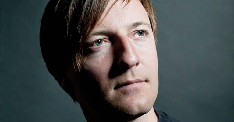 Award winning comic Andrew Maxwell on tour - TotalNtertainment