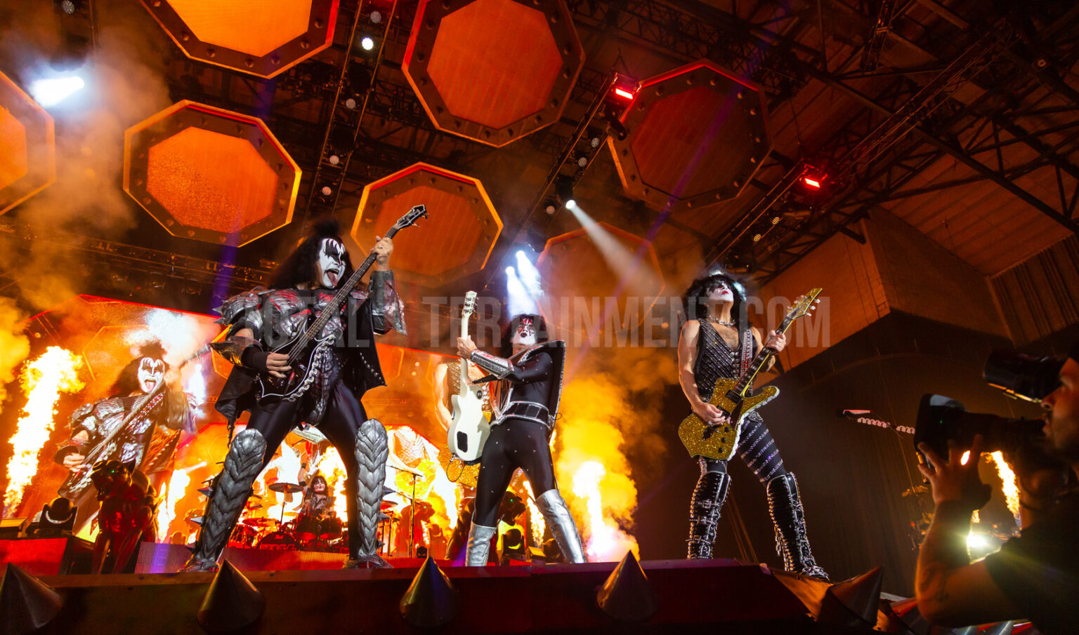 KiSS perform at the O2 in London live review - TotalNtertainment