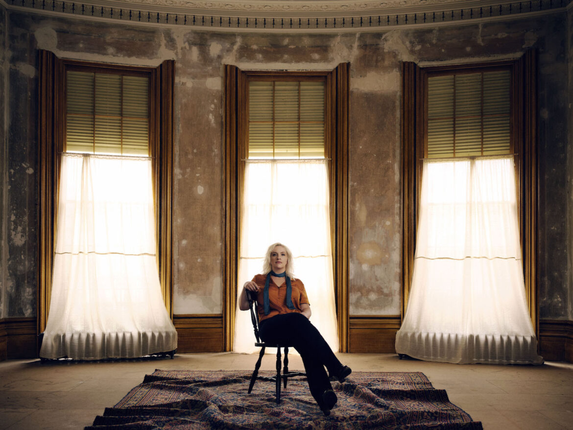 Izo FitzRoy shares new single 'Black Insides" - TotalNtertainment