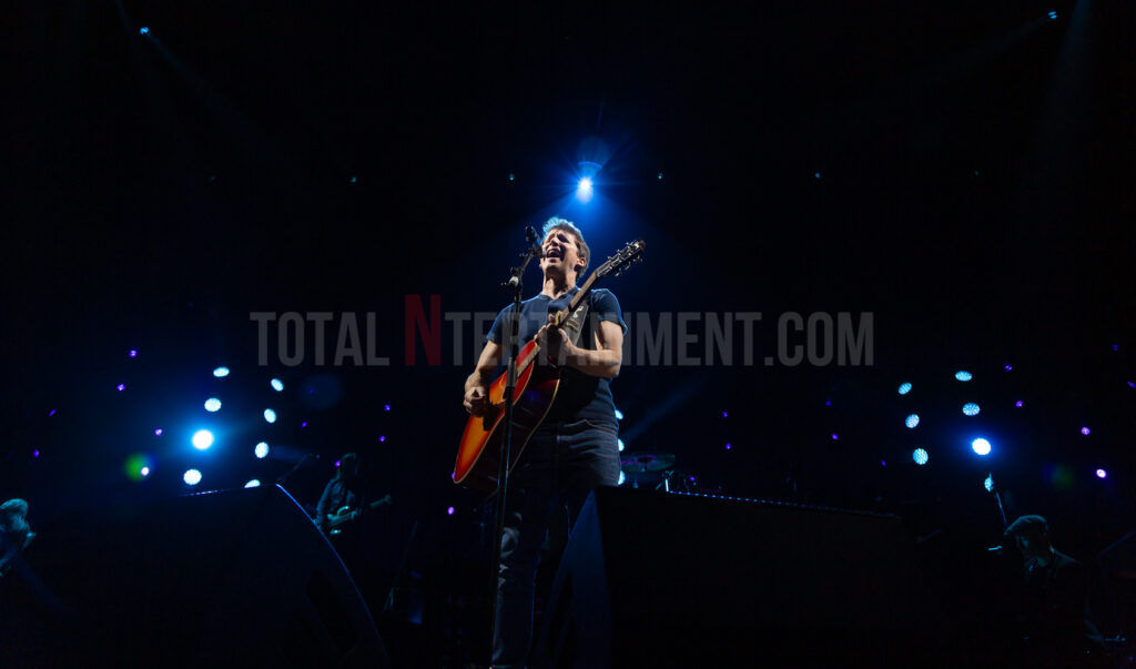 James Blunt live at Leeds Arena - TotalNtertainment