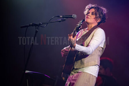 Amy Wadge Delivers Powerful Performance at Union Chapel - TotalNtertainment